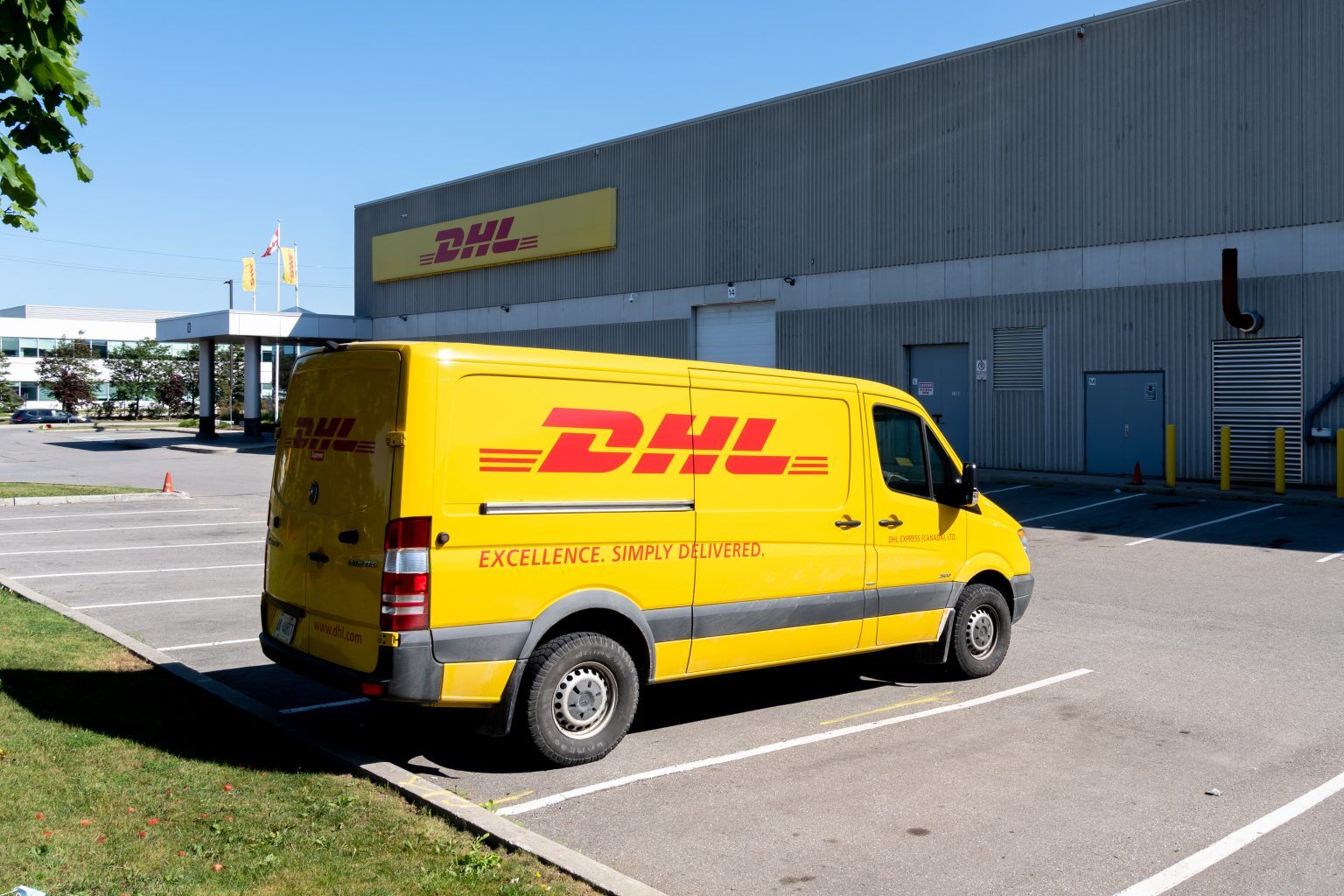 Expedited Parcel Shipping in Canada: Types, Costs and Carriers